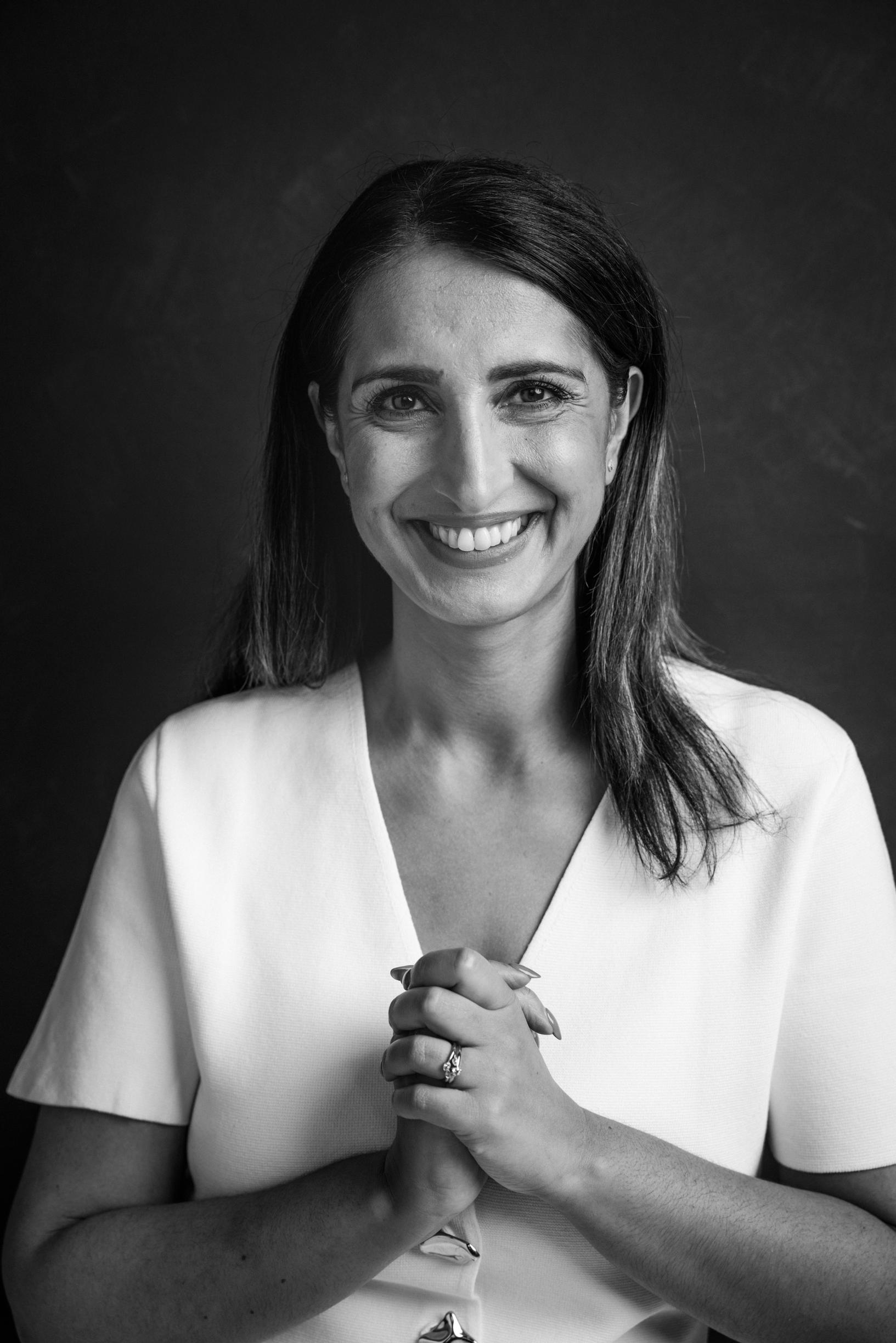 Nasima Razmyar kokee rasismia nyt enemmän kuin koskaan | Apu