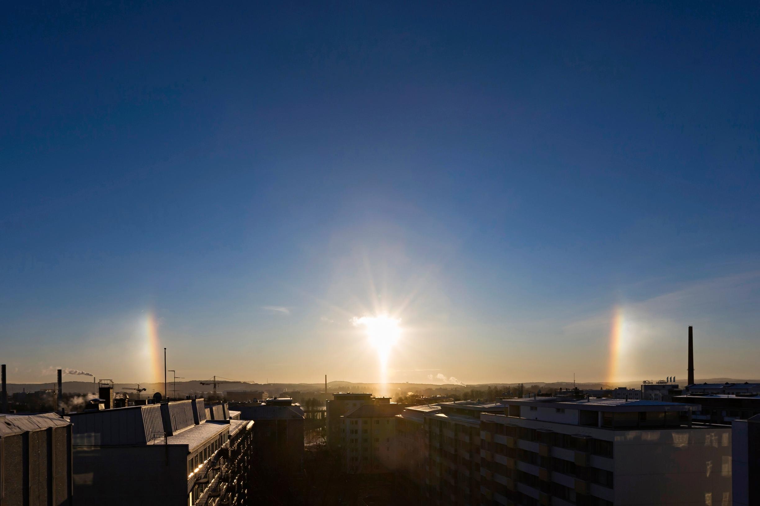 Haloilmiö: Katso upeat kuvat jääkiteiden häikäisevästä leikistä | Apu