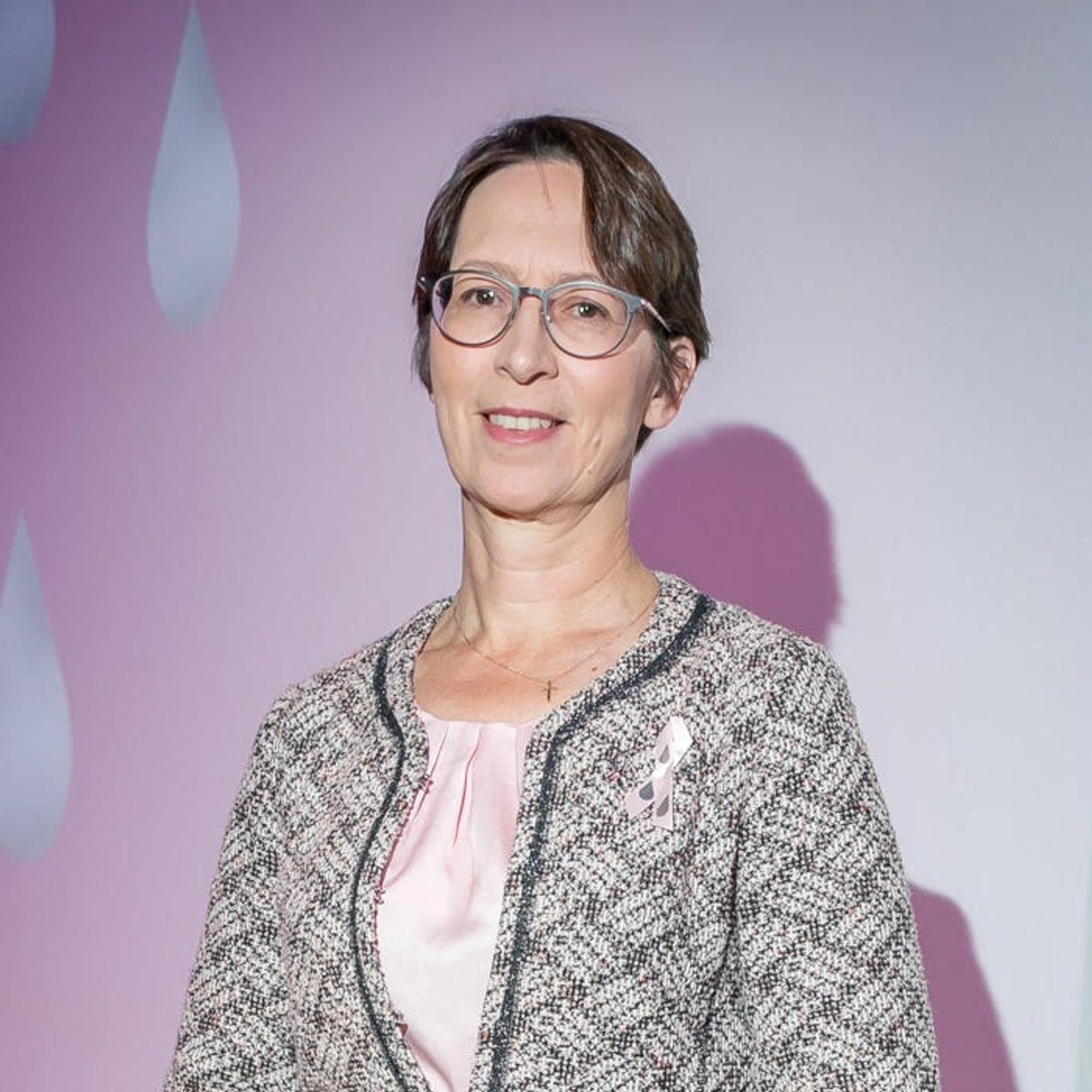 Sari Essayah sairastui rintasyöpään: "Usko on kantanut minua" | Apu