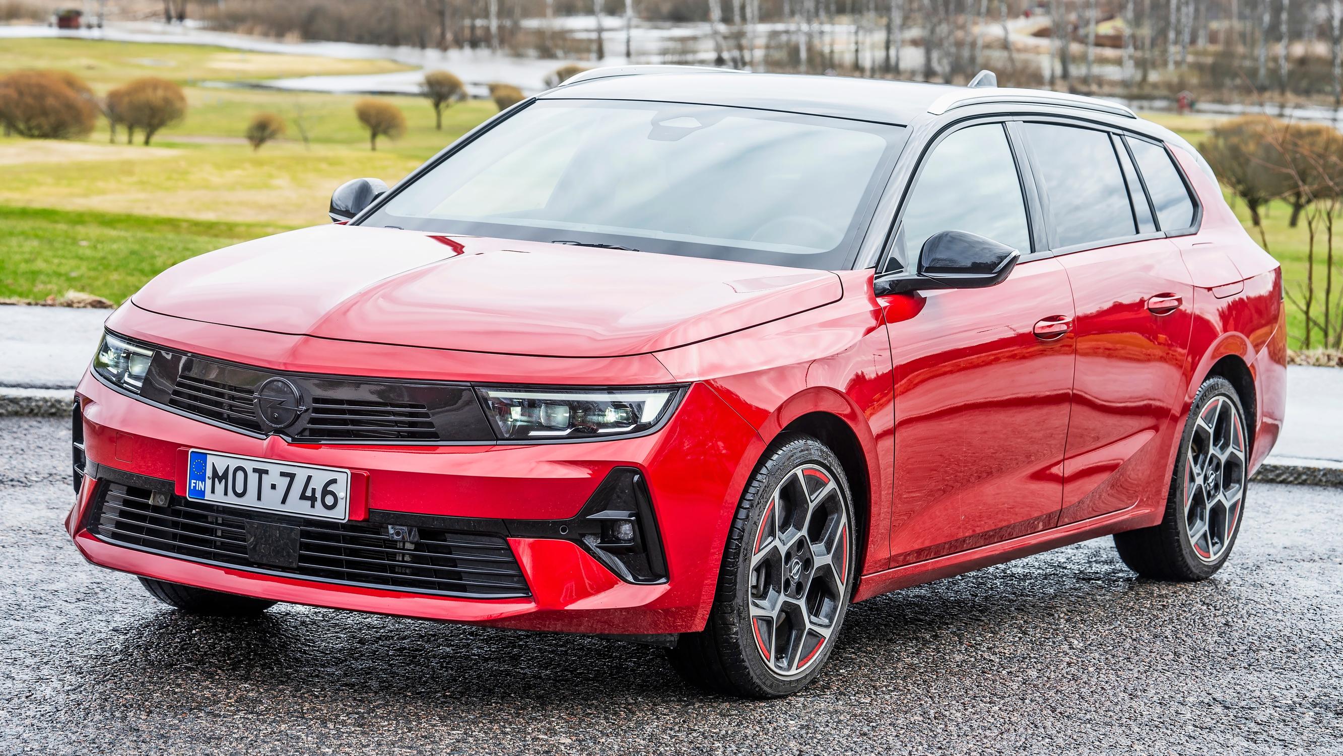 Opel Astra ST GS lataushybridi | Ylihintainen yleiskone | Koeajo ...