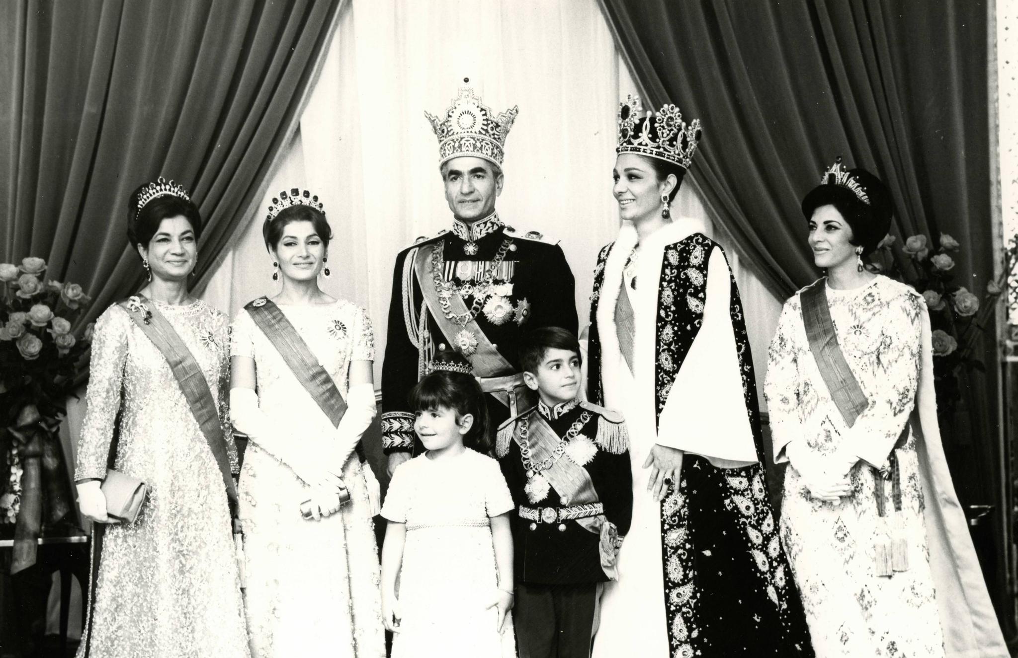 Shaahi Suomessa: Kekkonen kalasti, Tuomioja ja Taipale putkaan | Apu