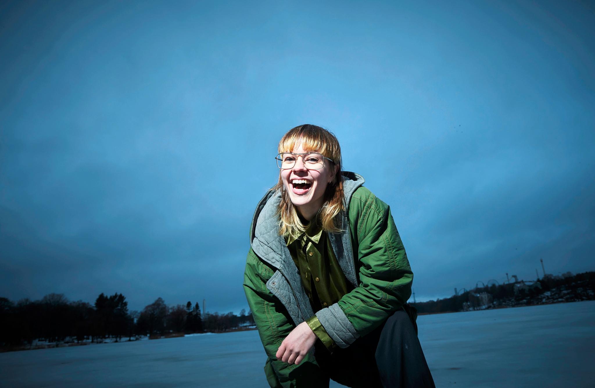 Elsi Sloan | Polyamorinen rakkaus ja Jumalan kuolema | Apu