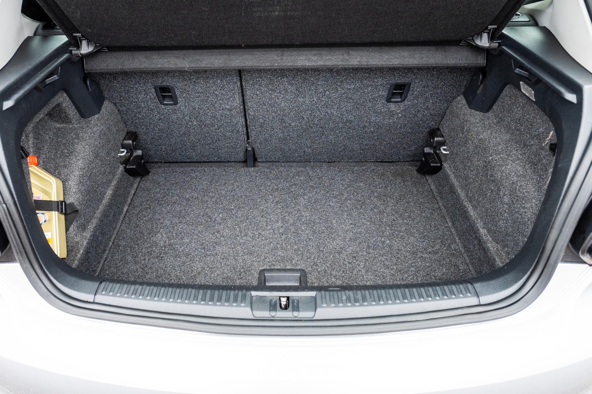 Käytetyn koeajo | Volkswagen Polo vm. 2013 on vanha mutta hyvä | Tuulilasi