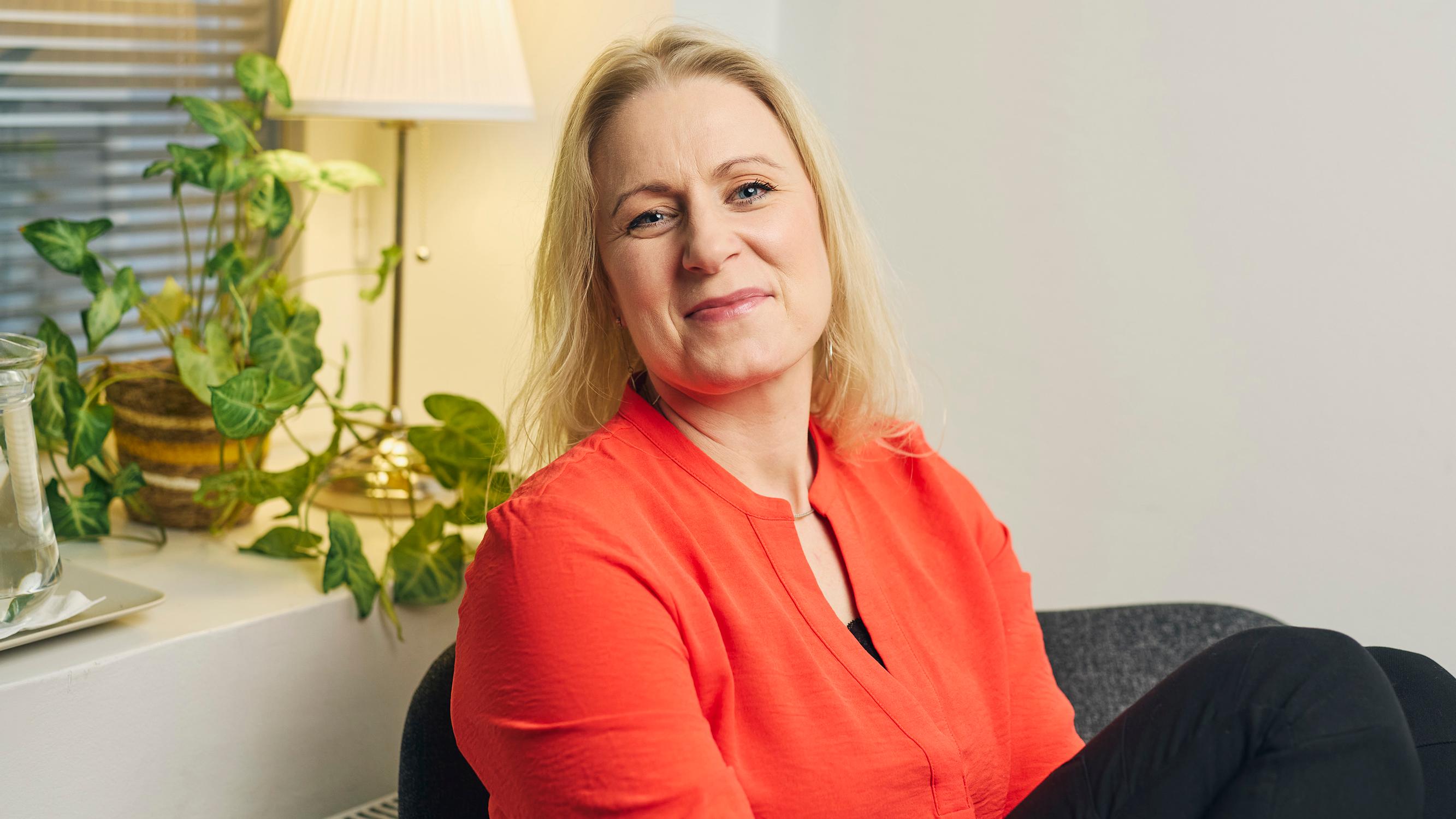 Seksuaaliterapeutti_Sievers_M2A0528_FR_VrRFC.jpg?q=75&fit=crop-center ...