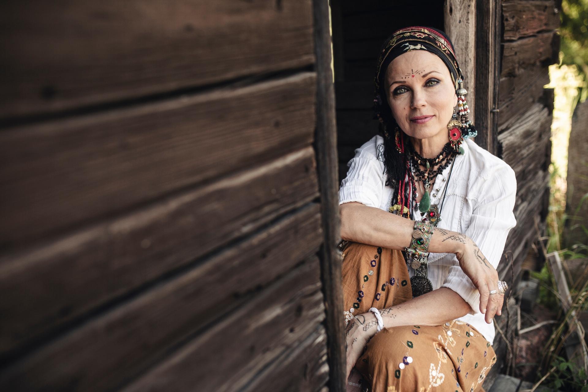 Katariina Souri elää yksin: Ulkomaailma ei pysty mua satuttamaan | Apu