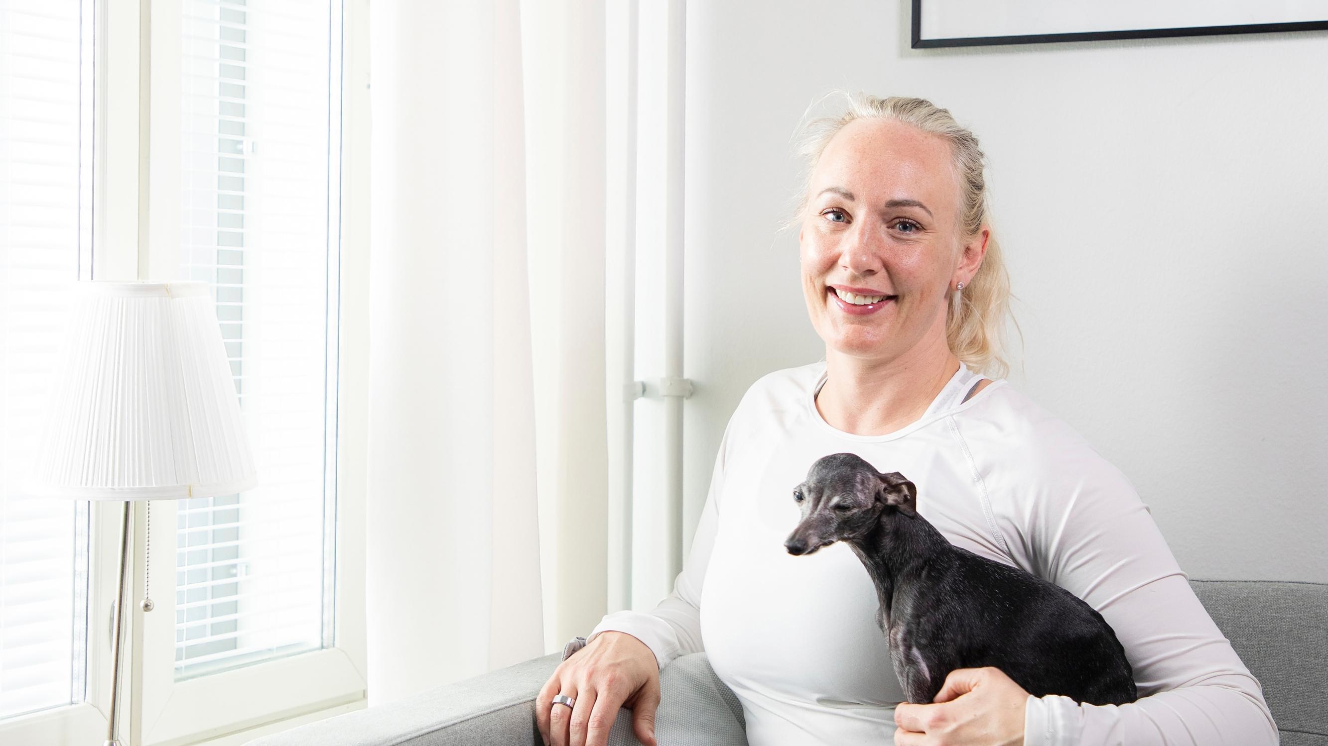 PT Mimi Cajander juoksee pyjamatiimissä ja tankkaa proteiinia | Apu Terveys