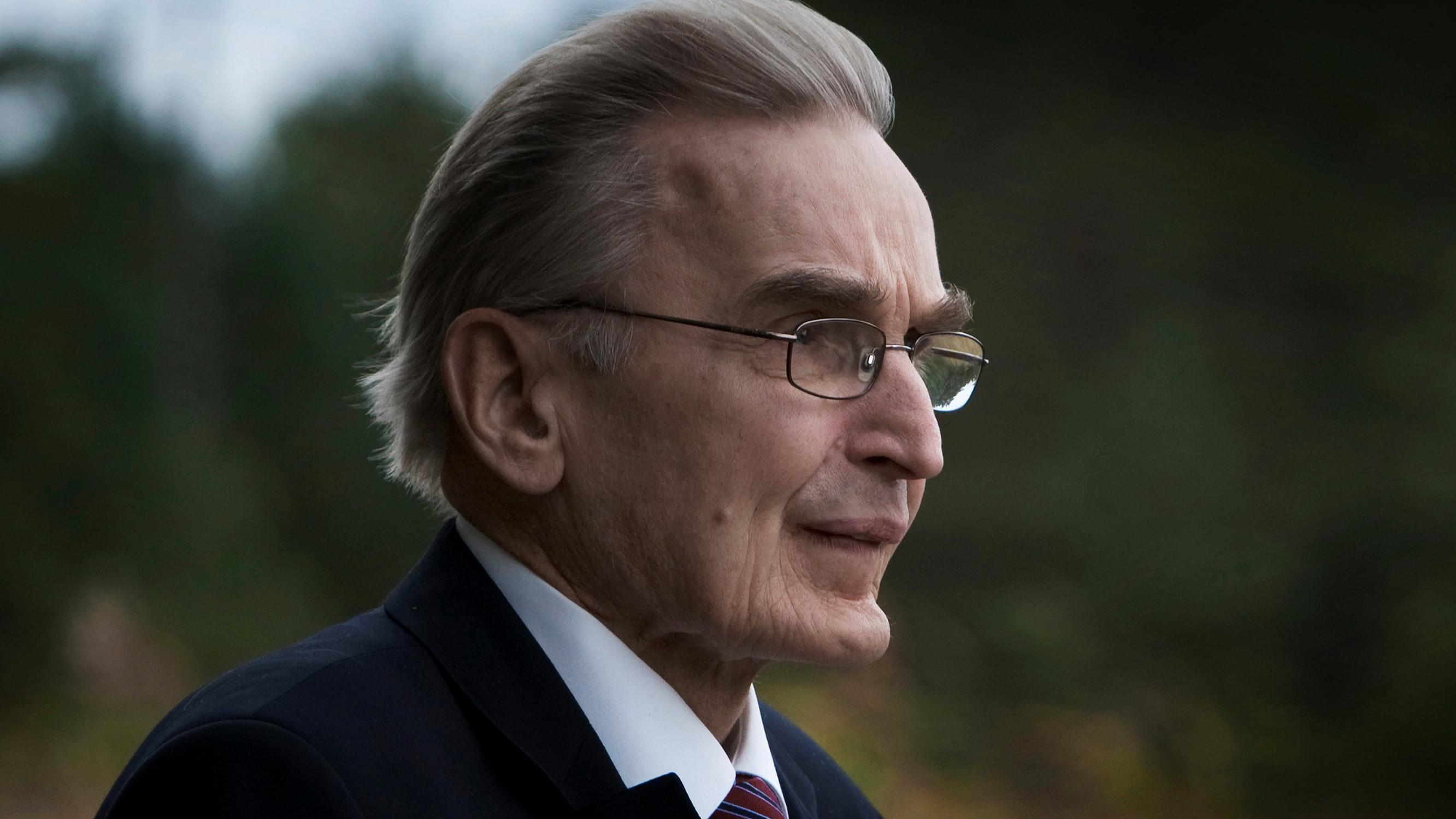 Ulf Sundqvist 1945–2023: "Politiikasta on tullut viihdettä" | Apu