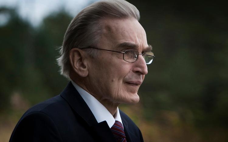 Ulf Sundqvist 1945–2023: "Politiikasta on tullut viihdettä" | Apu