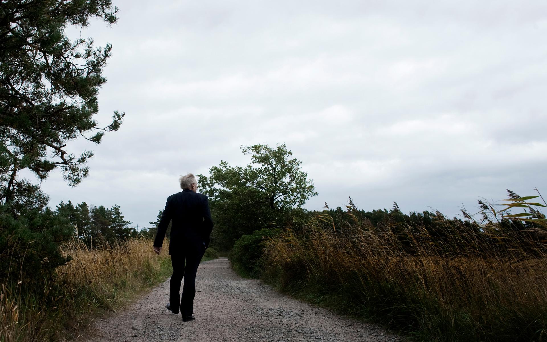 Ulf Sundqvist 1945–2023: "Politiikasta on tullut viihdettä" | Apu