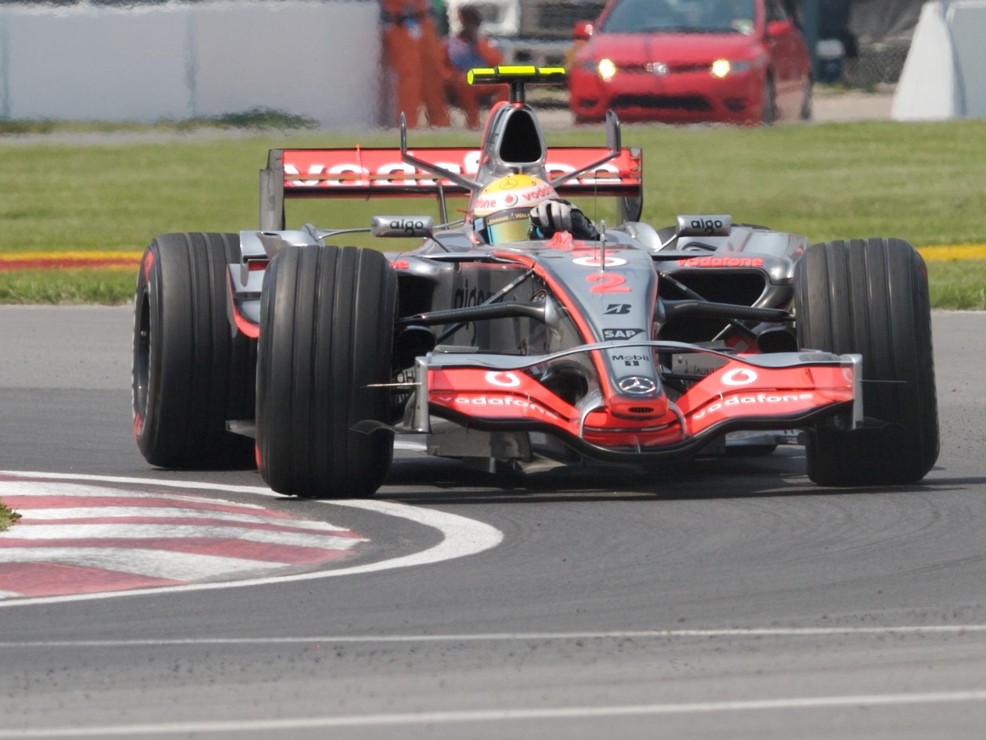 Lewis Hamilton: 6-kertainen F1-maailmanmestari ja saunahullu | Apu