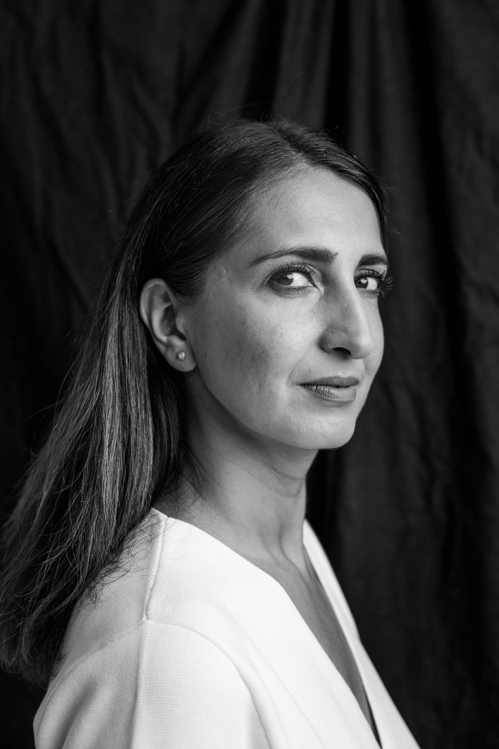 Nasima Razmyar kokee rasismia nyt enemmän kuin koskaan | Apu