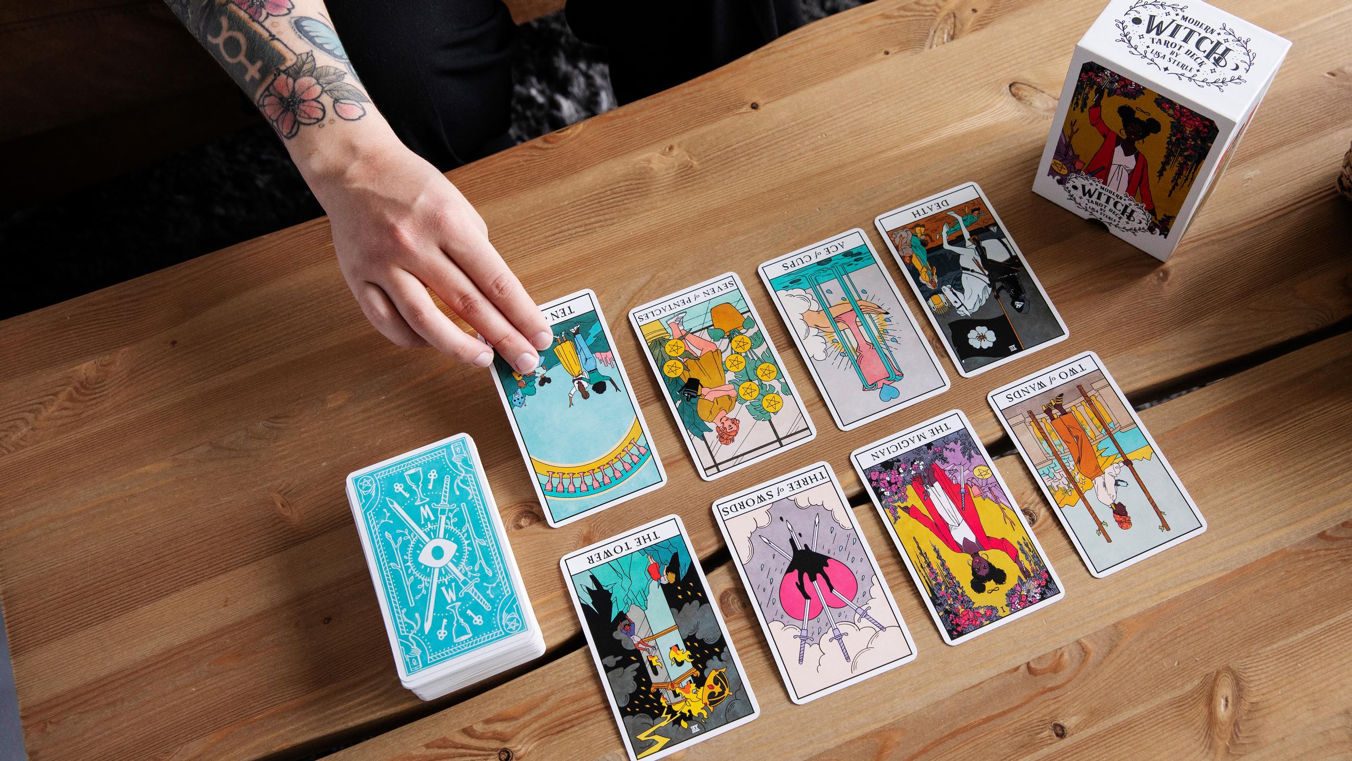 Pappi Henri Järvistä pidetään antikristuksena: syy tarot-kortit | Apu