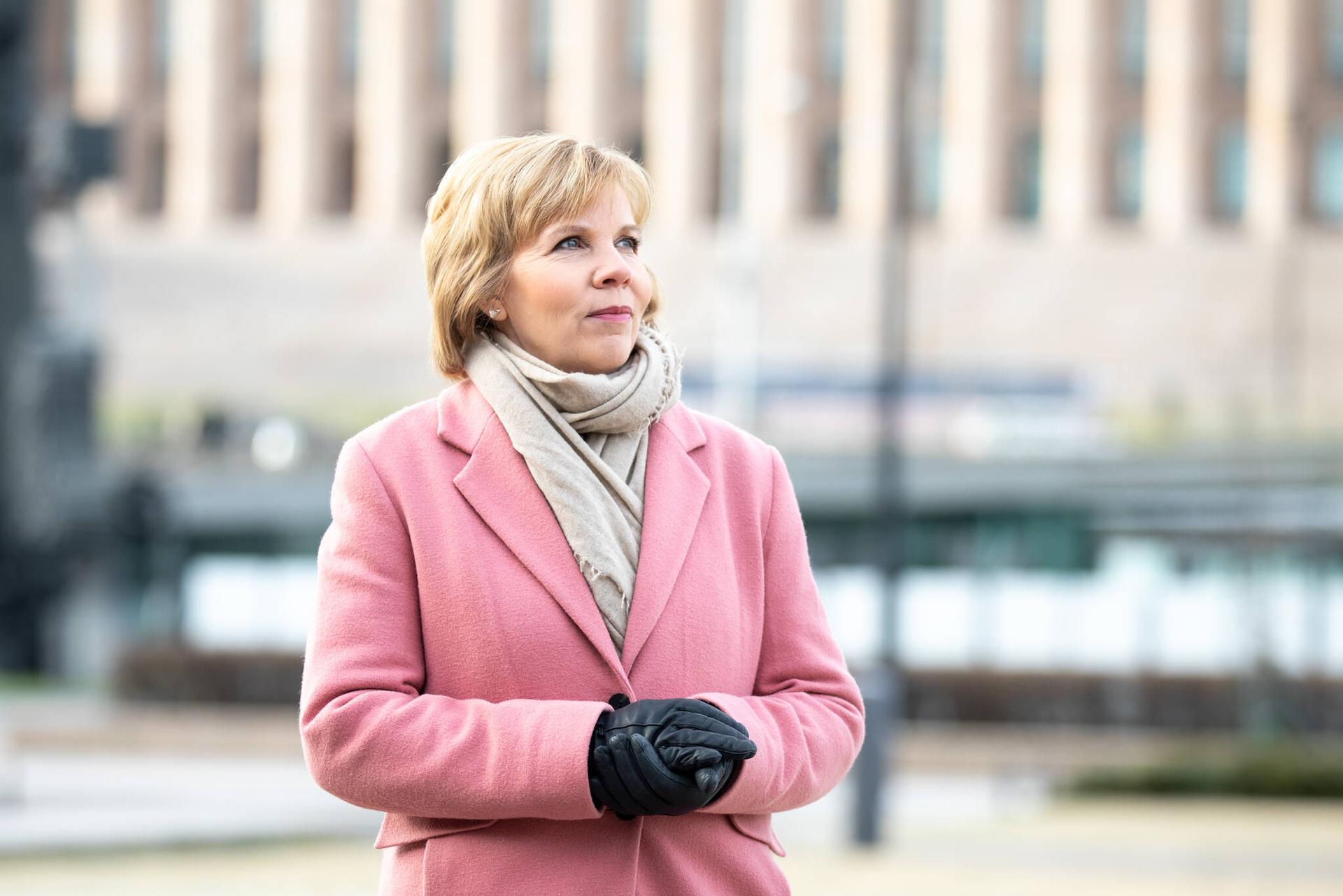 Anna-Maja Henriksson, miten isättömyys muutti sinua? | Apu