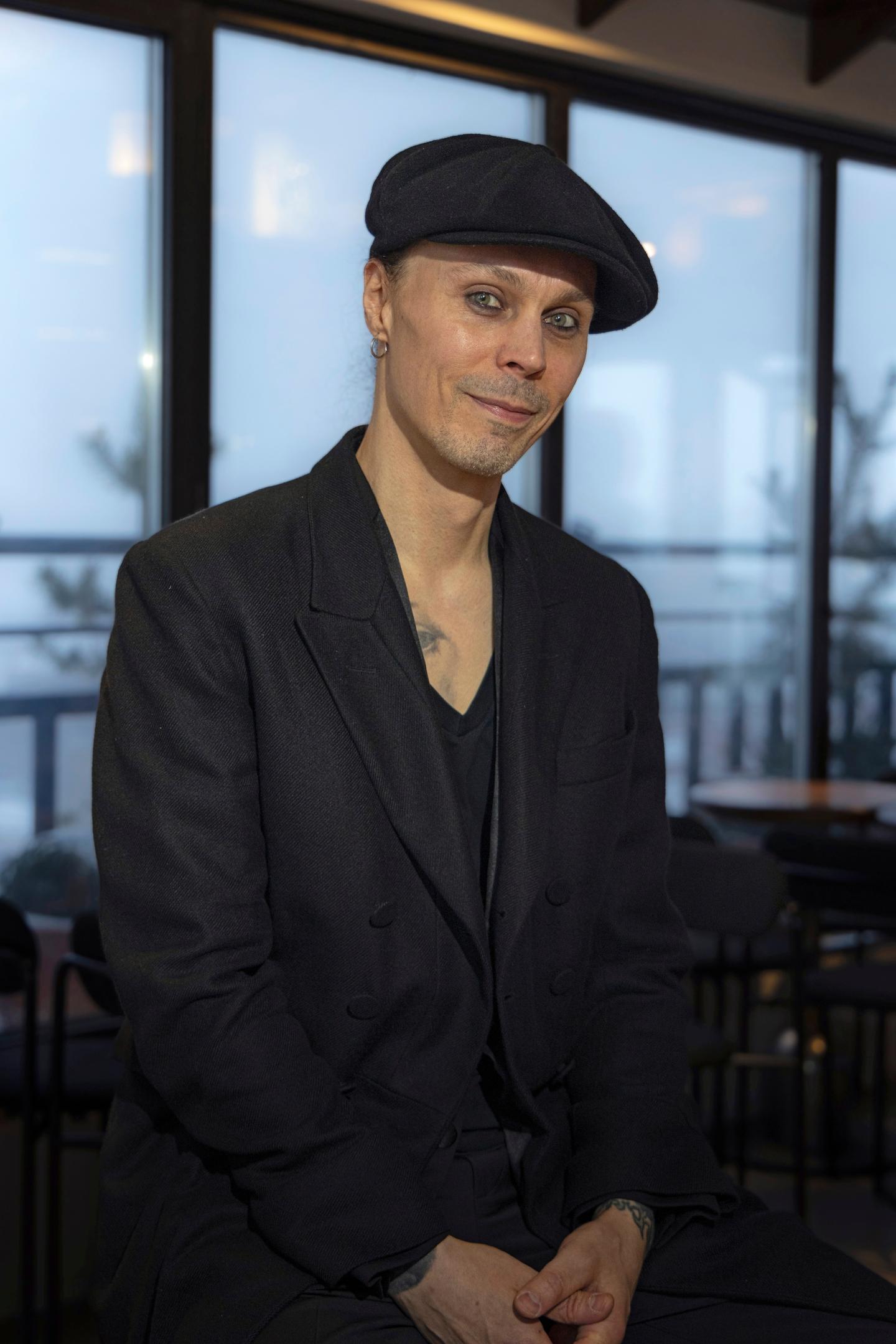 Ville Valo tyylistään: ”Parrasvaloihin ei kävellä Reinot jalassa" | Apu