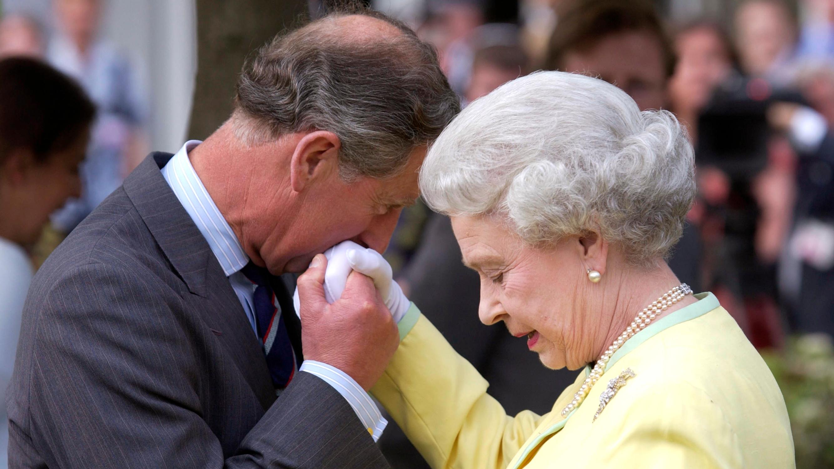 Kuningas Charles III: Kohtalona kuninkuus, mutta millainen? | Apu