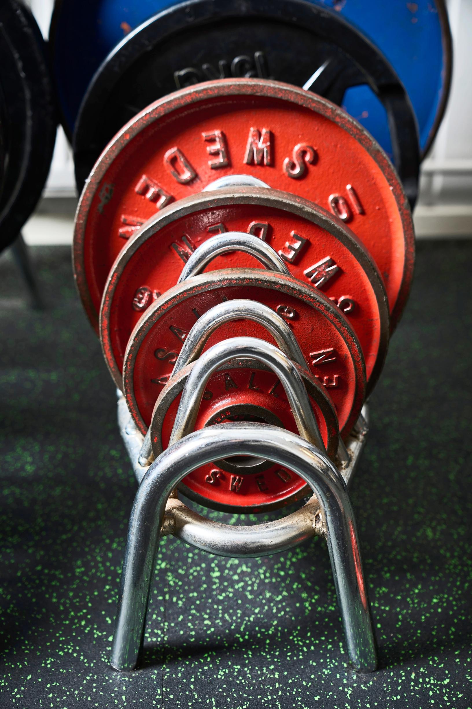 Amputoitu jalat ja sormet, mutta rauta nousee | Selviytymistarina | Apu ...