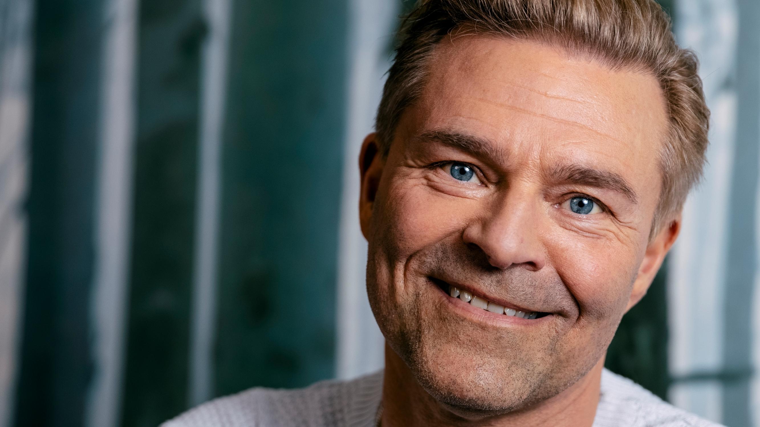 Ressu Redford avioerostaan: "Se oli maailman suurin suru" | Apu