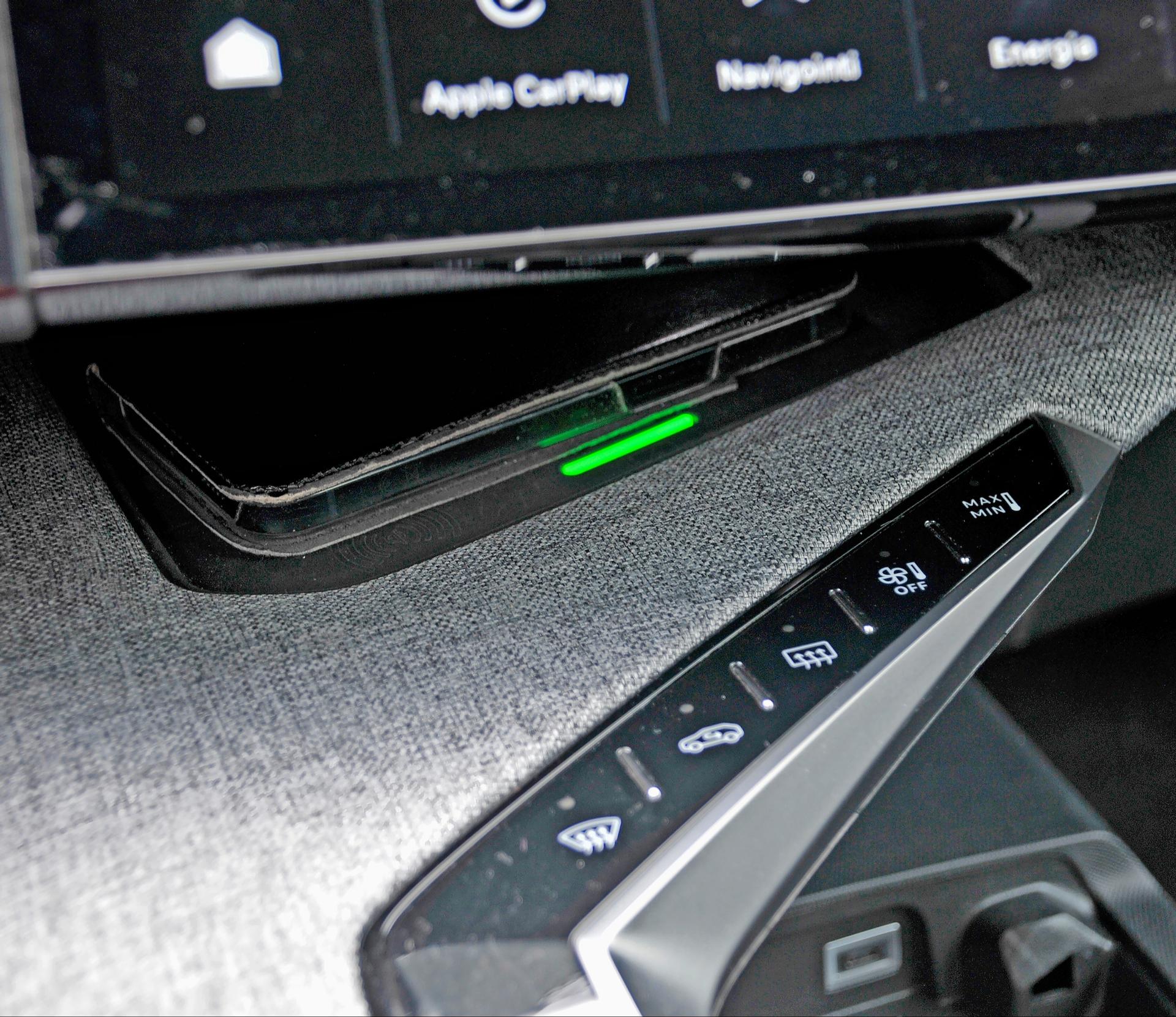 Uusi Peugeot E-3008 | Elegantti ja linjakas sähkö-SUV | Koeajo | Tuulilasi