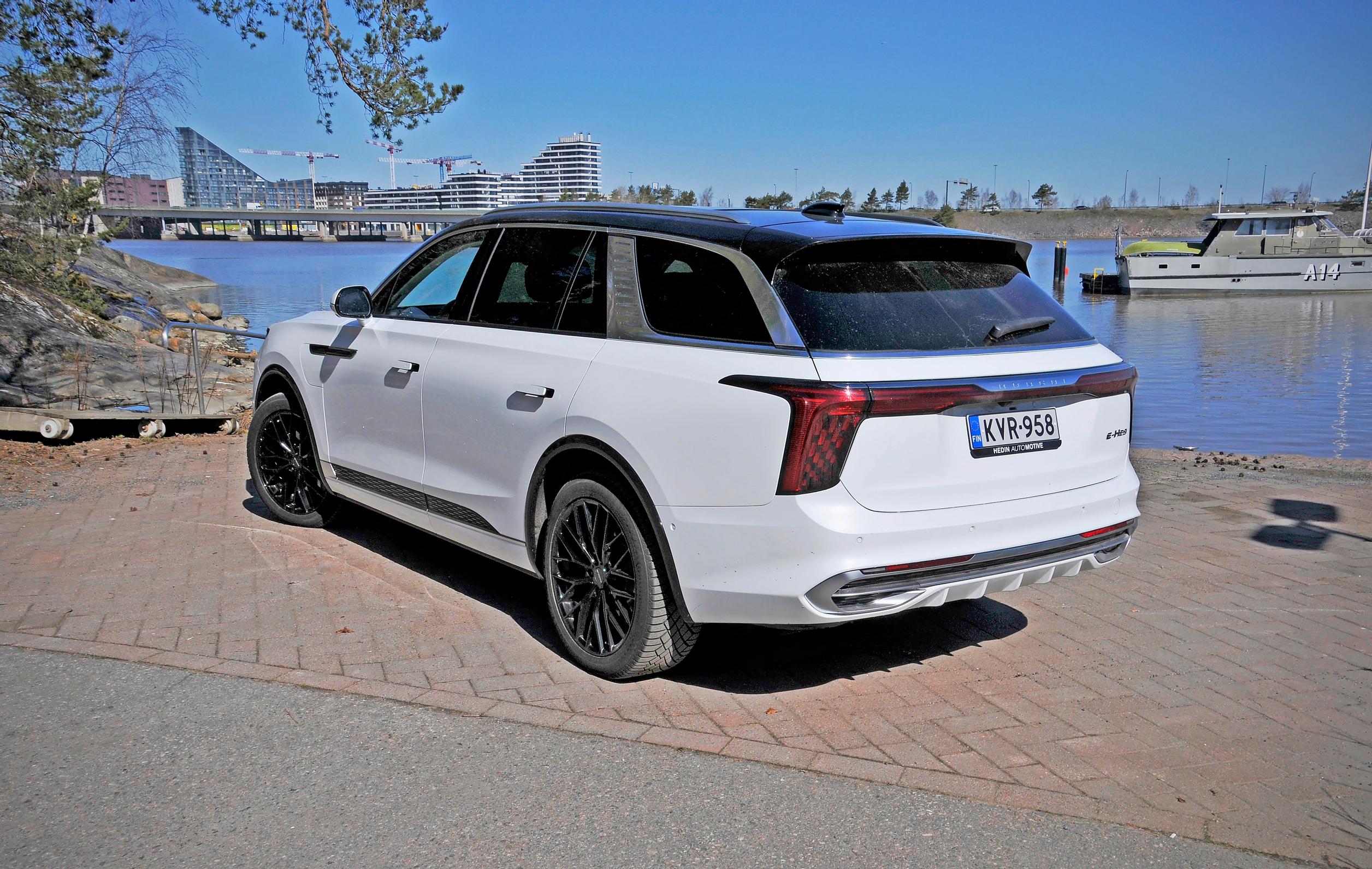 Uusi kiinalainen sähköauto Hongqi E-HS9 on tilaihme | Koeajo | Tuulilasi