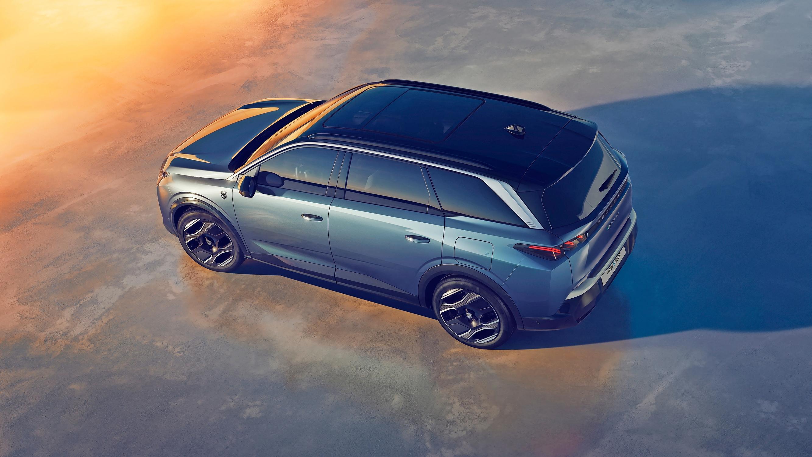 Peugeotin seitsenpaikkainen E-5008: iso koko, kohtuullinen hinta ...