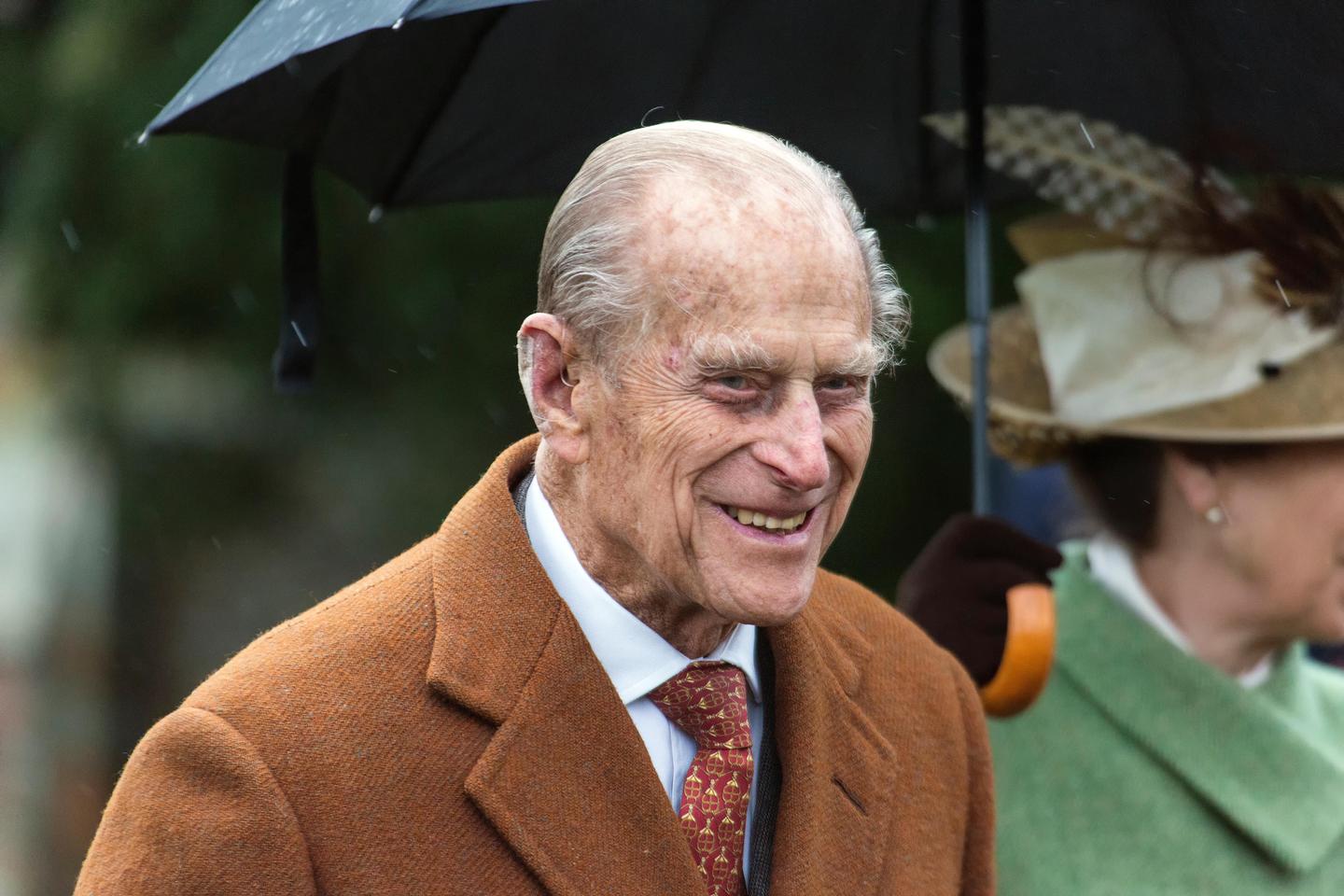 Prinssi Philip on kuollut: Poika Charles rikkoi isänä perinteet | Apu