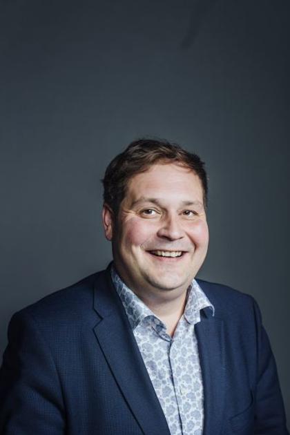 Hösöttävä bisnesmies Jethro Rosted: "Elän ja hengitän myynnistä" | Apu