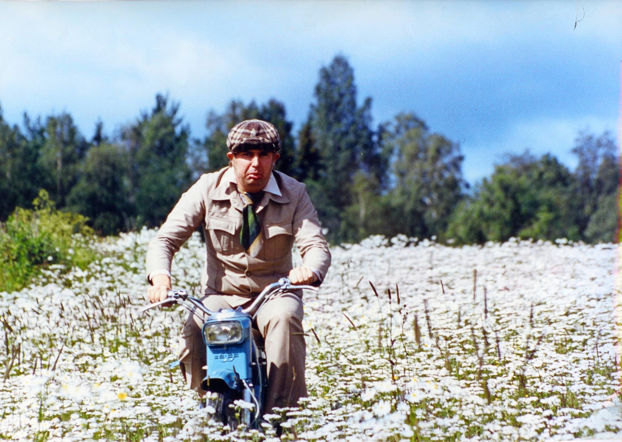 1990-luku | Laman ja nousukauden vuosikymmen: Suomi repesi kahtia | Apu