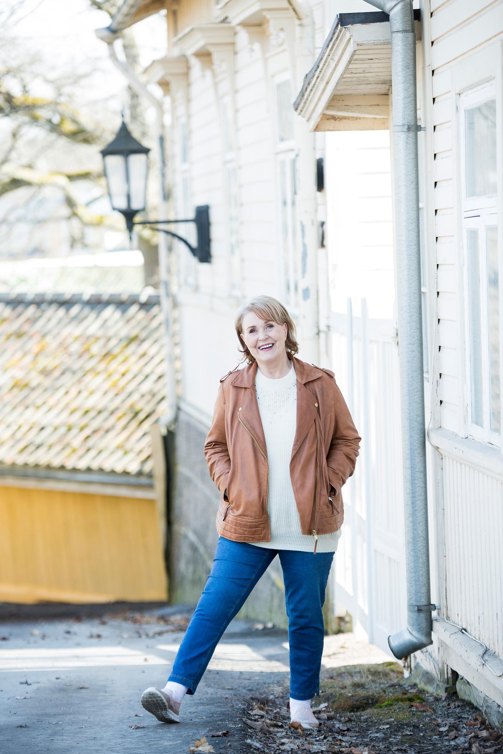 Lea Laven jätti paheet ja nauttii elämästään: palasi eläkkeeltä | Apu