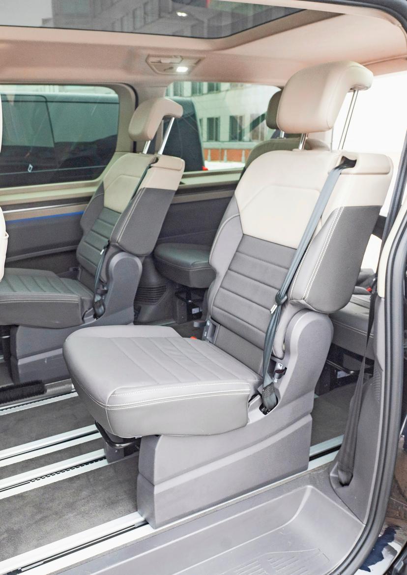 Vertailu: Toyota Proace EV & Volkswagen Multivan PHEV Tila-autot ...