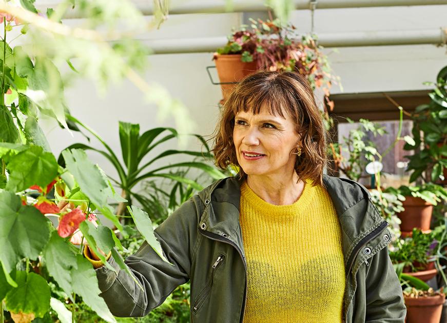 Mari Rantasila laulaa yksinäisyydestä: Jokainen kaipaa kosketusta | Apu