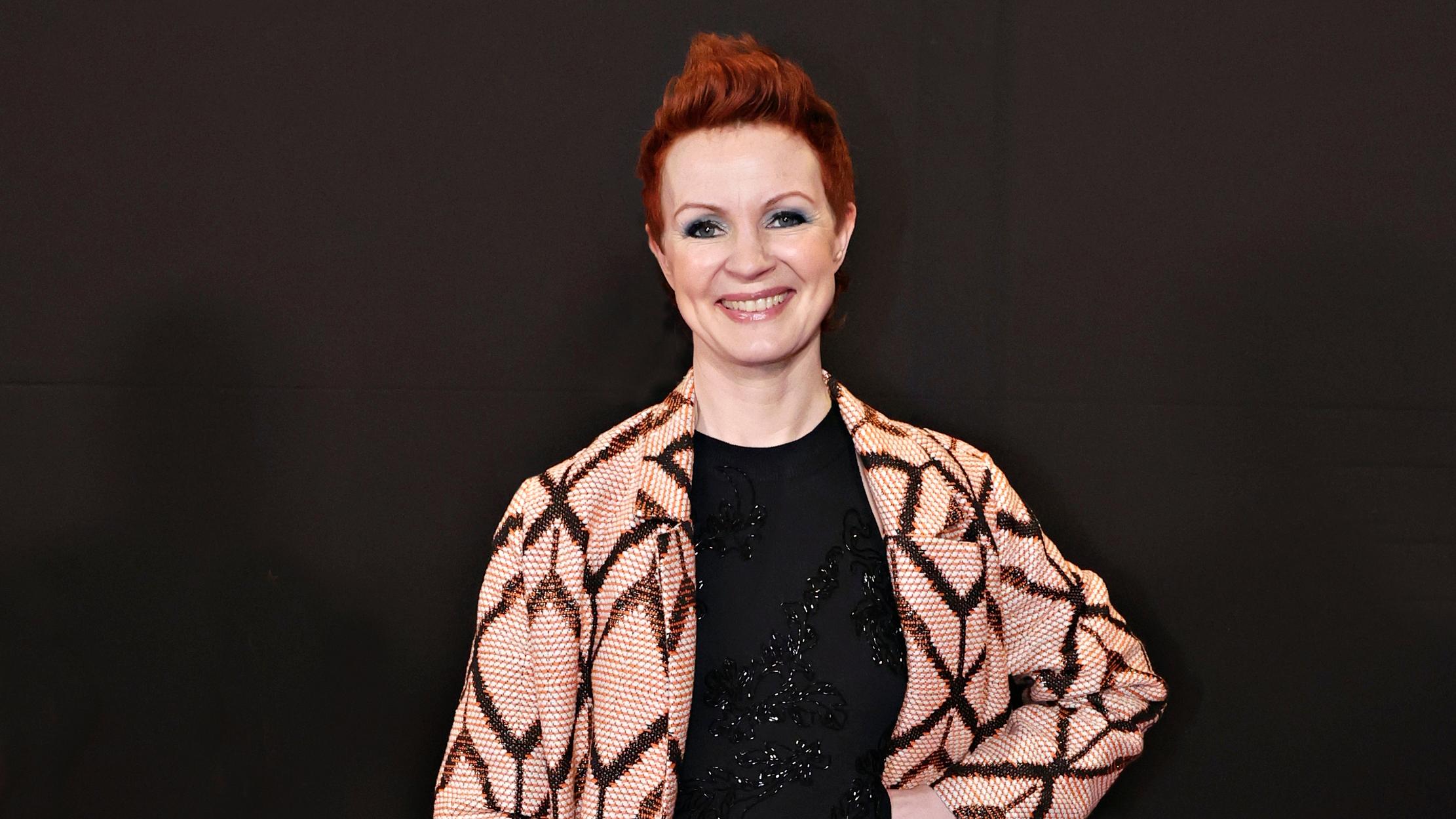Minna Haapkylä ”viimeksi Rakastuin Puolisooni Joannaan” Apu360