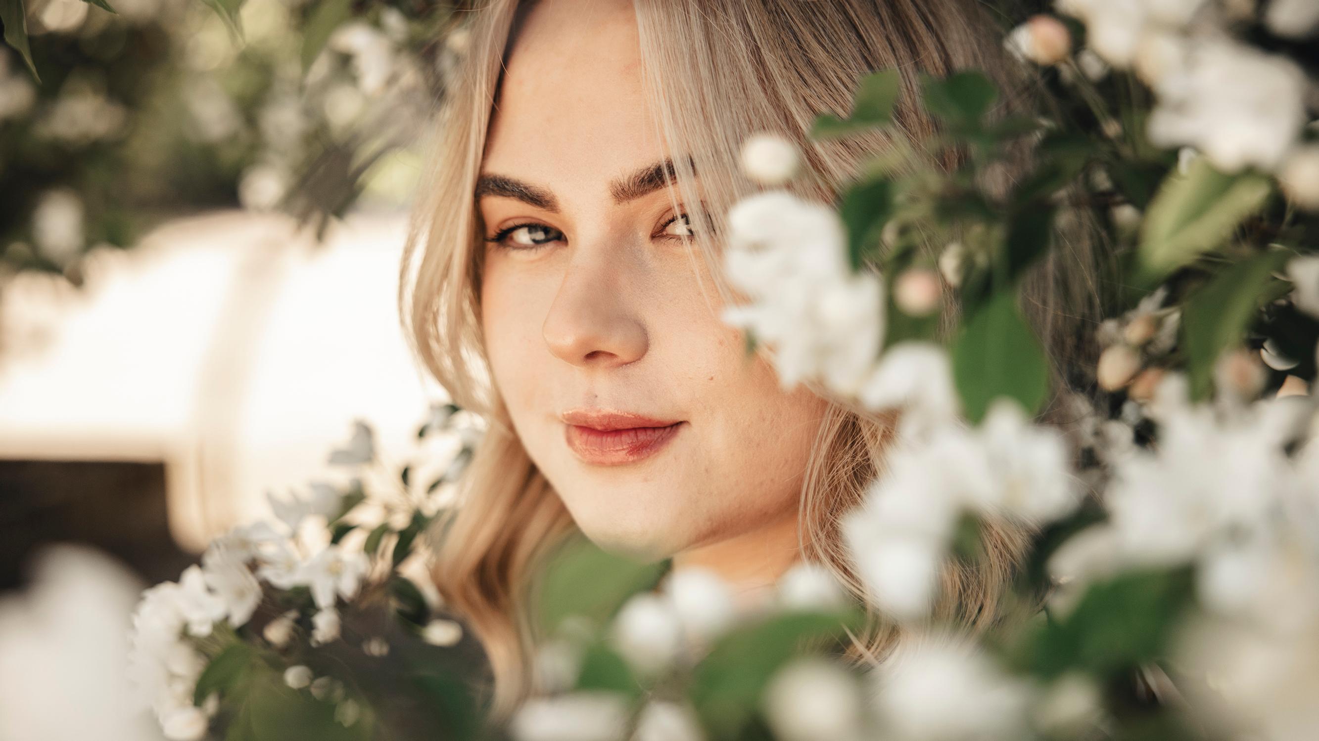 Laura Wathén uupui töissä | Tärkeä viesti Suomen nuorille | Apu