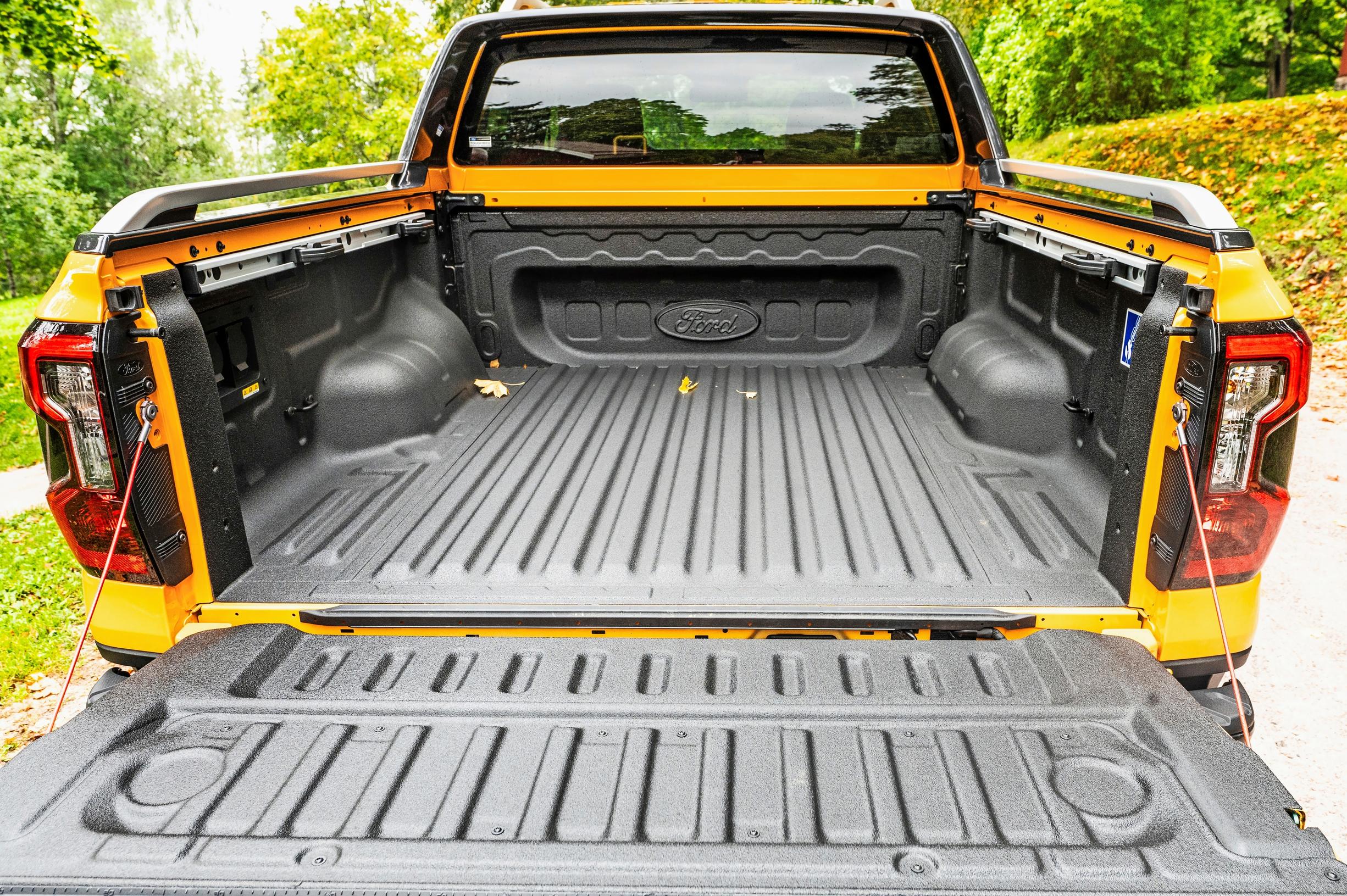 Uusi Ford Ranger Wildtrack | Äijämeininkiä | Koeajo | Tuulilasi