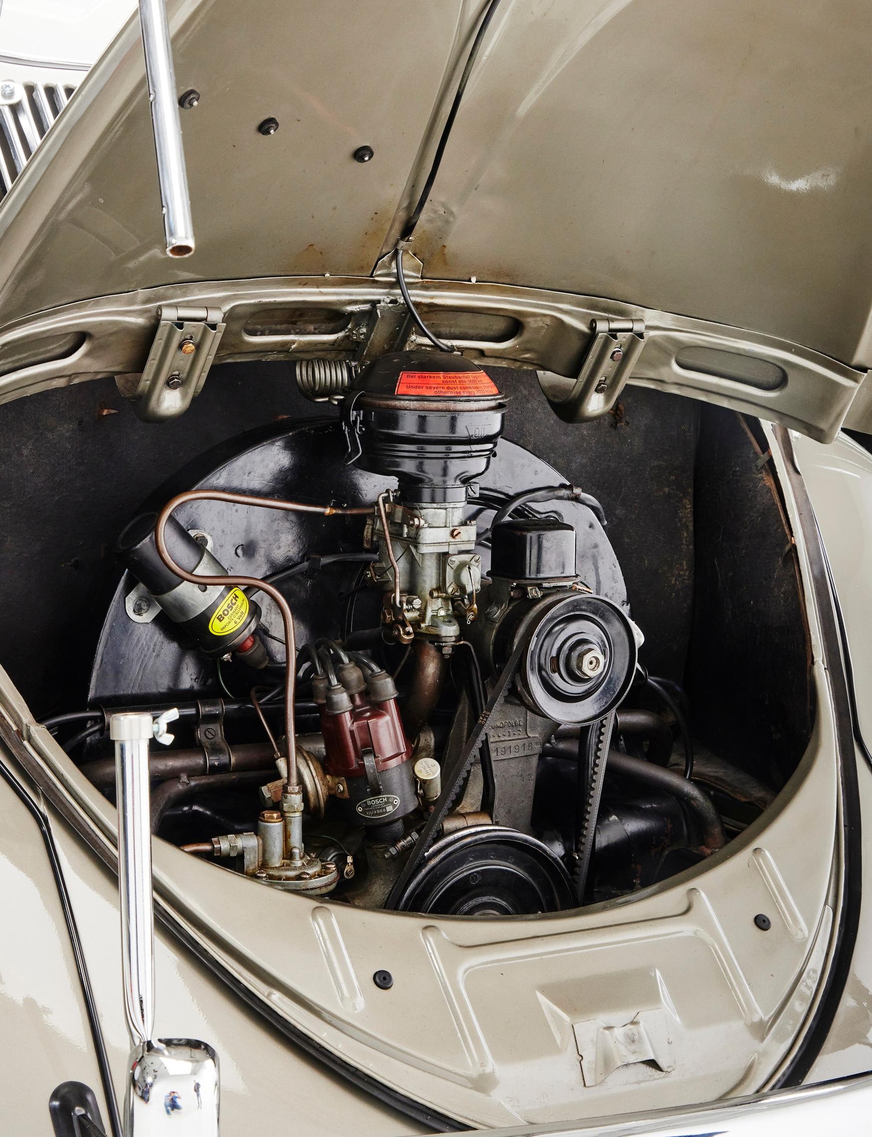 Volkswagen Kupla 1956 on aito latolöytö | Kaupat tehtiin heti | Tuulilasi